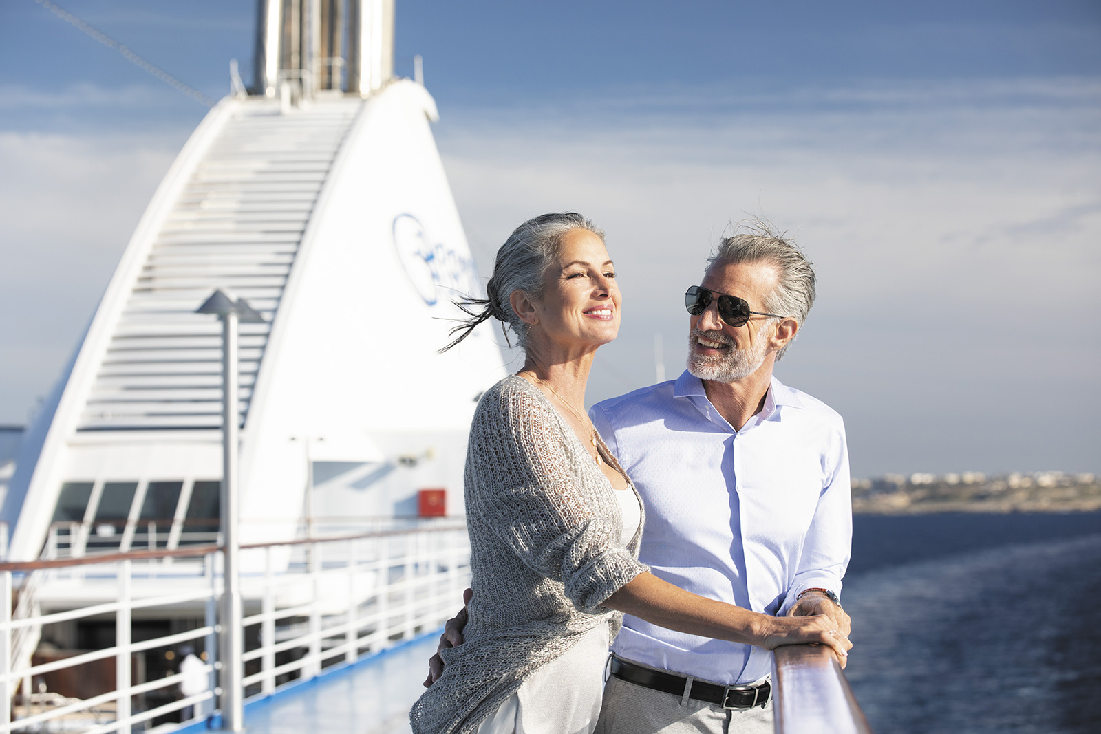 Regent Seven Seas Cruises - SmartCruiser.com